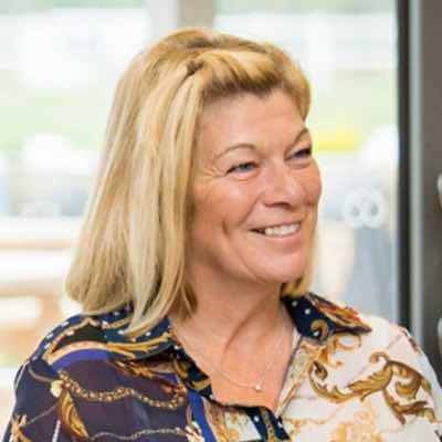 Lisa Blakemore's Instagram, Twitter & Facebook on IDCrawl